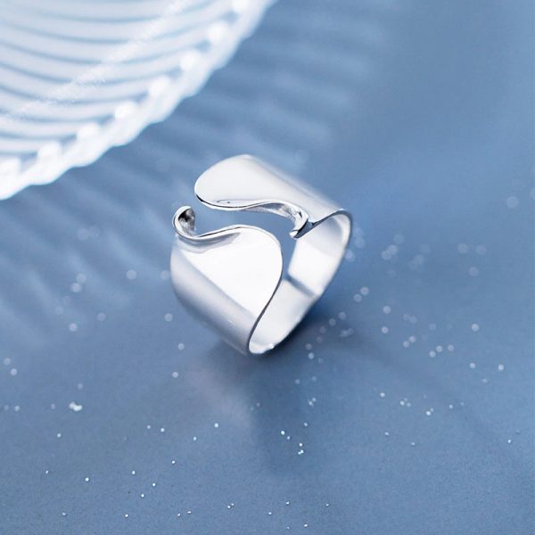 Negative Space sterling silver ring. - RAE Atelier