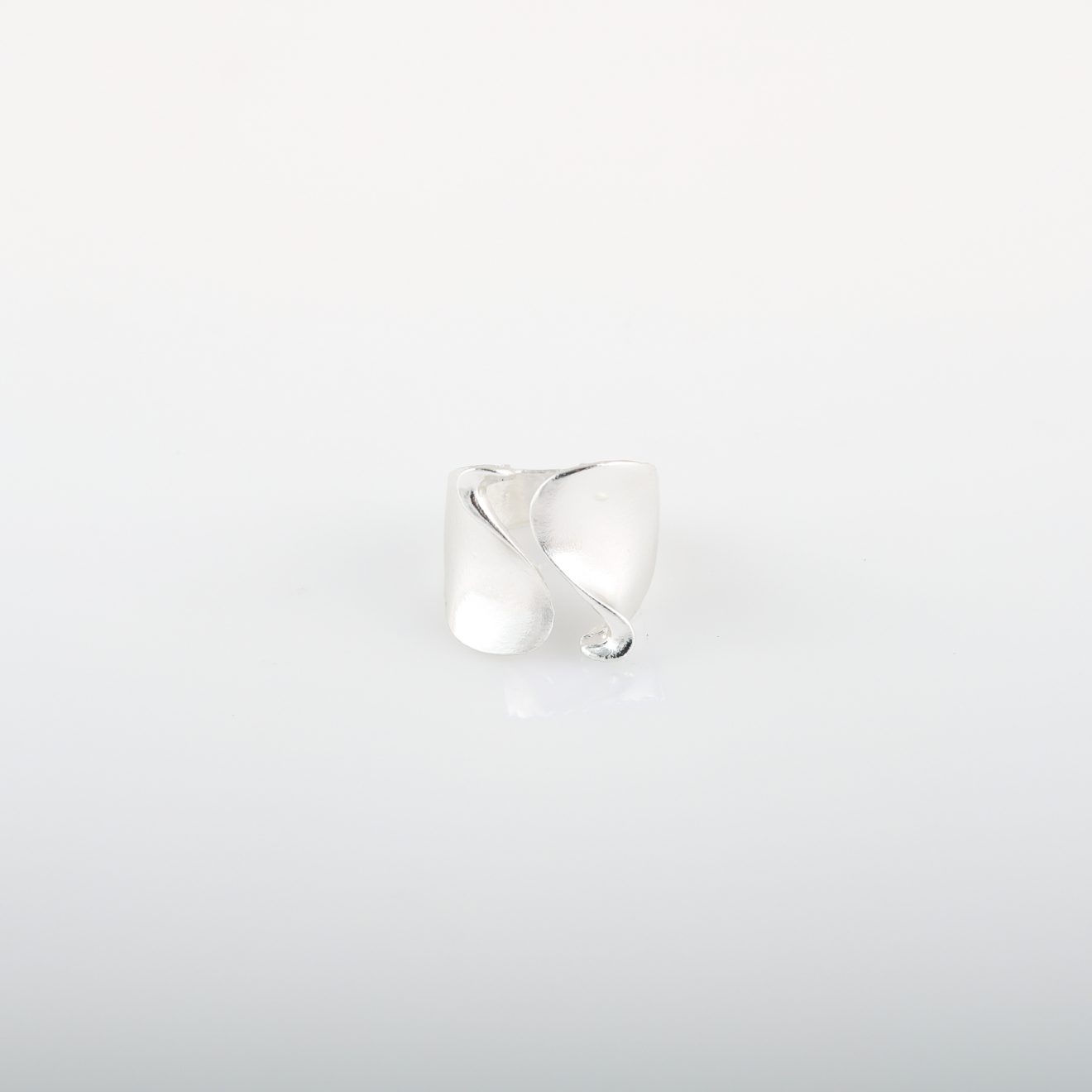 Negative Space sterling silver ring. - RAE Atelier